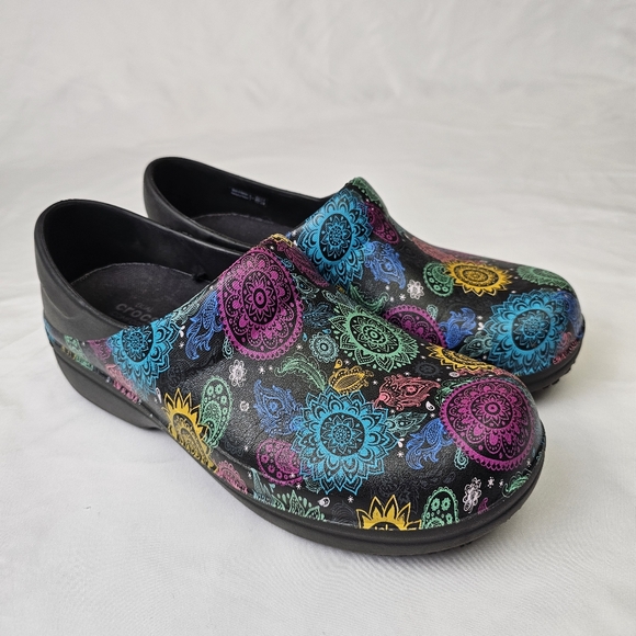 CROCS | Shoes | Crocs At Work Neria Pro Ii Womens Paisley Graphic Slip ...